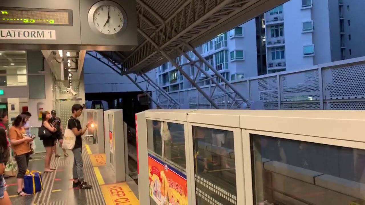 SBS Transit SKLRT Crystal Mover C810 [01] arriving Sengkang (East Loop ...