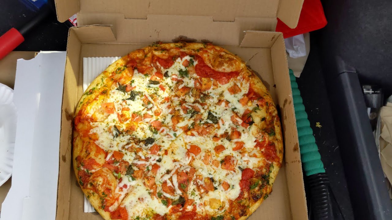 TORONTO PIZZA REVIEW....KING SLICE - YouTube