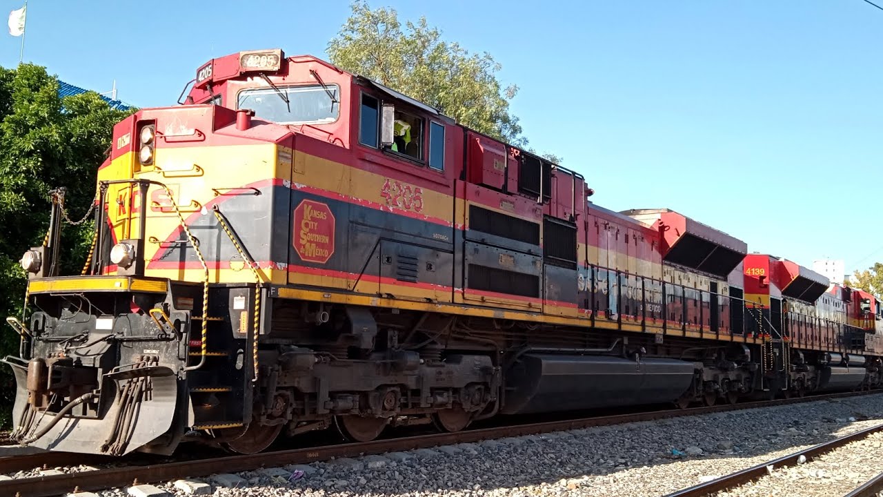 13-Enero-025. 4205, 4139 y 2073 #kcsm saliendo del patio de maniobras #xalostoc - YouTube