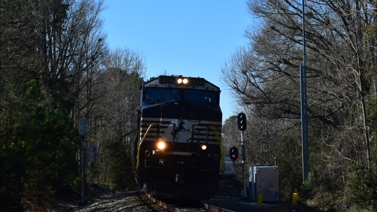 NS 154 Knocking Down Its Signal At Bessemer City 01-12-25 - YouTube
