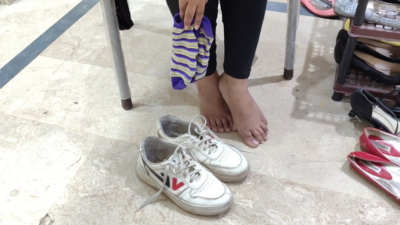 Hijab girl removing my well worn shoes and smelly socks | Custom videos ...