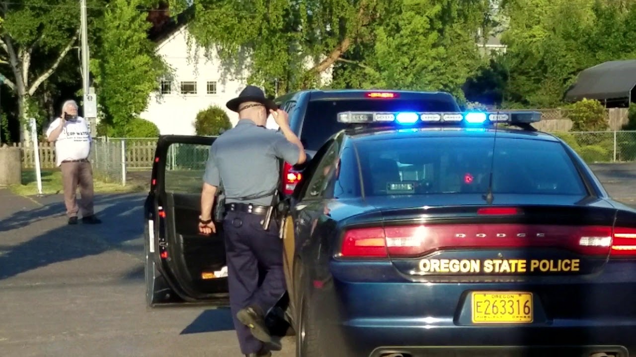 State Police Conduct Traffic Stop on SE 82nd Ave - YouTube