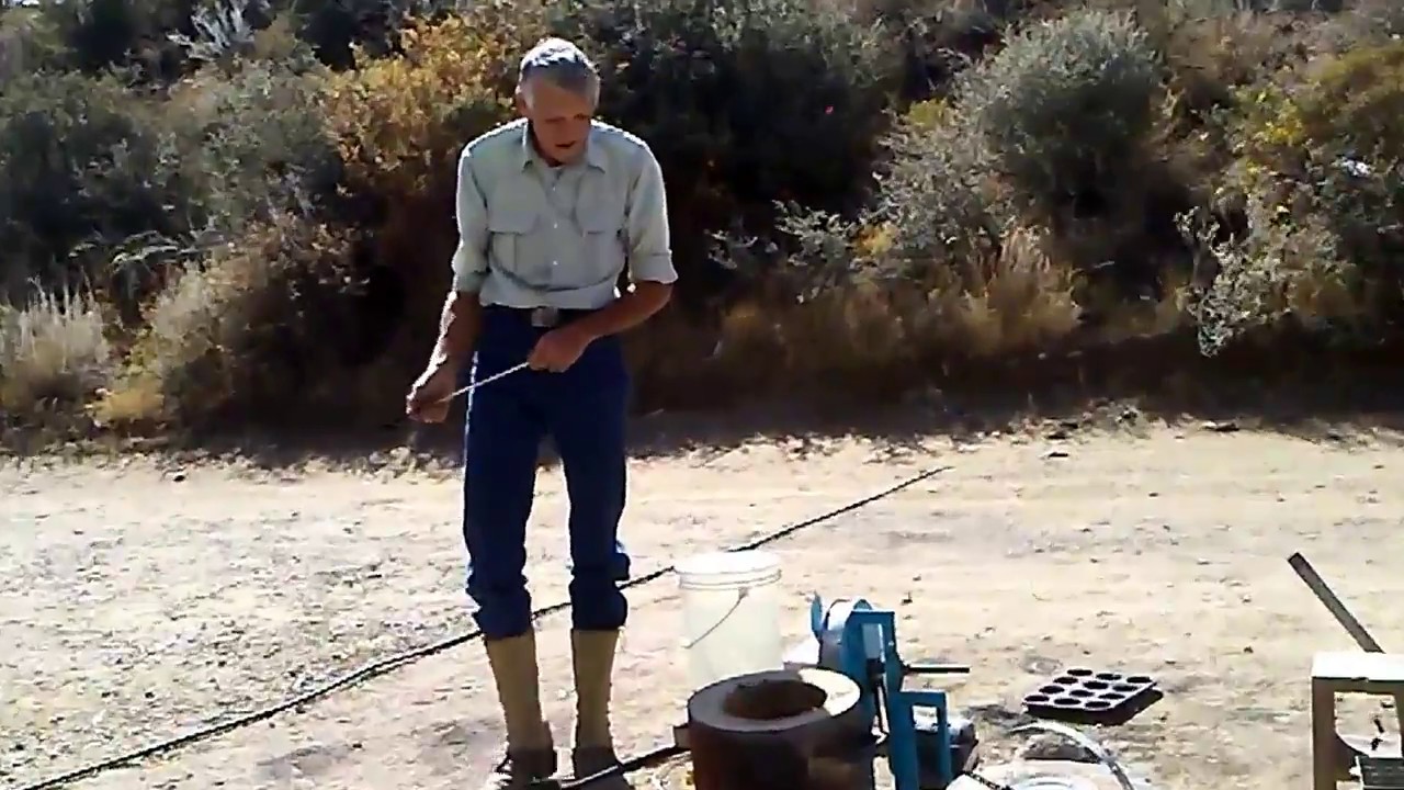 HOMEMADE FURNACE MELTING METAL DAVID GINGERY FURNACE PROJECTS - YouTube
