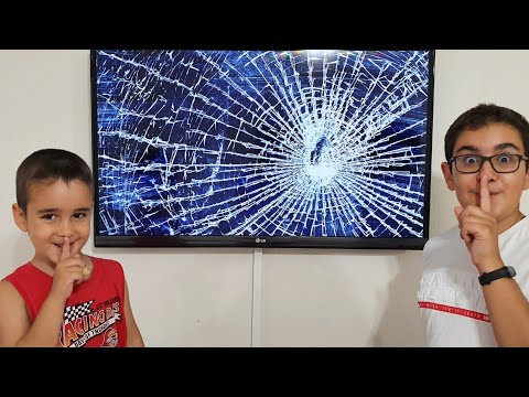 Berat ile Buğra Babasına Televizyon Ekranı Kırıldı Şakası Yaptı