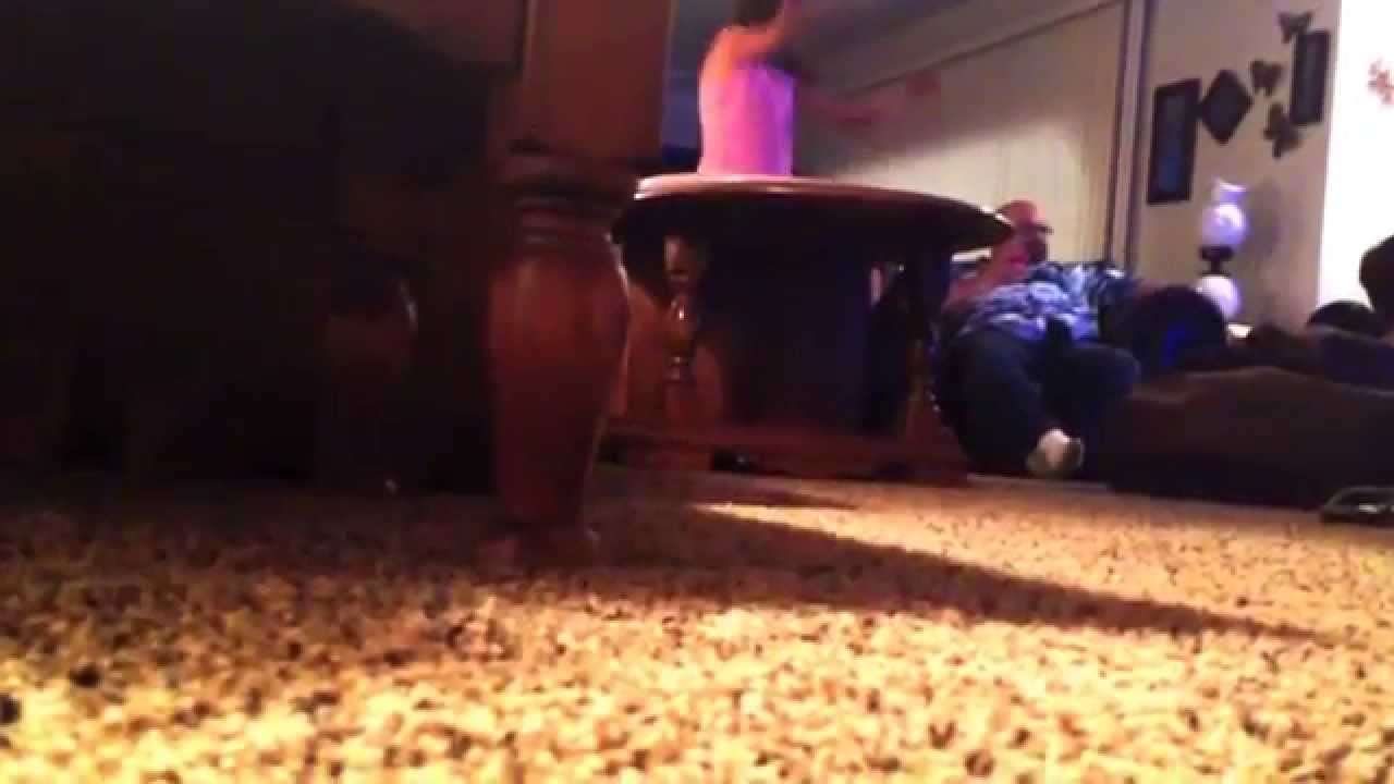 Girl dancing to frozen song let it go - YouTube