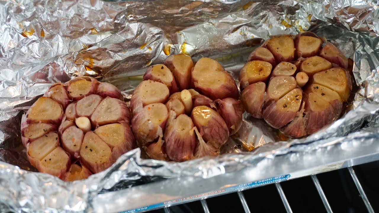 FICA CREMOSO E MACIO! COMO FAZER ALHO ASSADO NO FORNO FÁCIL E DELICIOSO ...