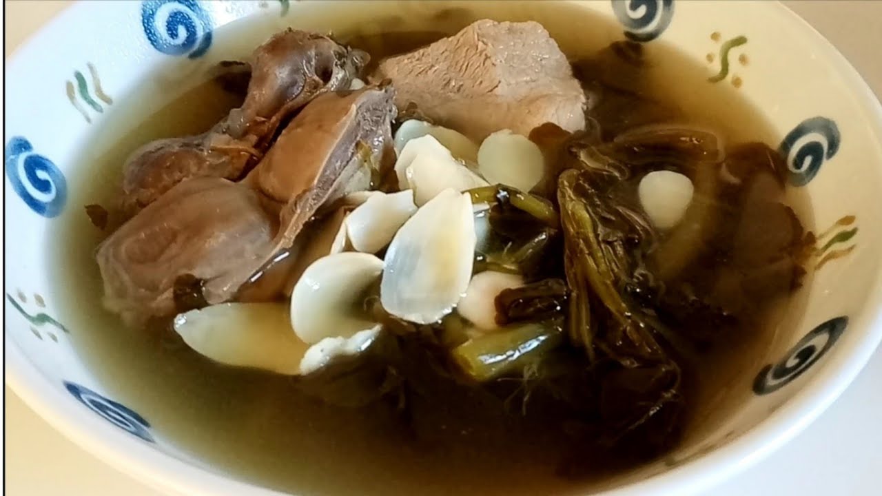 Pork Knuckle Soup with Duck Gizzard and Watercress - YouTube