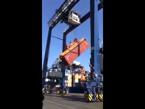Container crane failure - YouTube