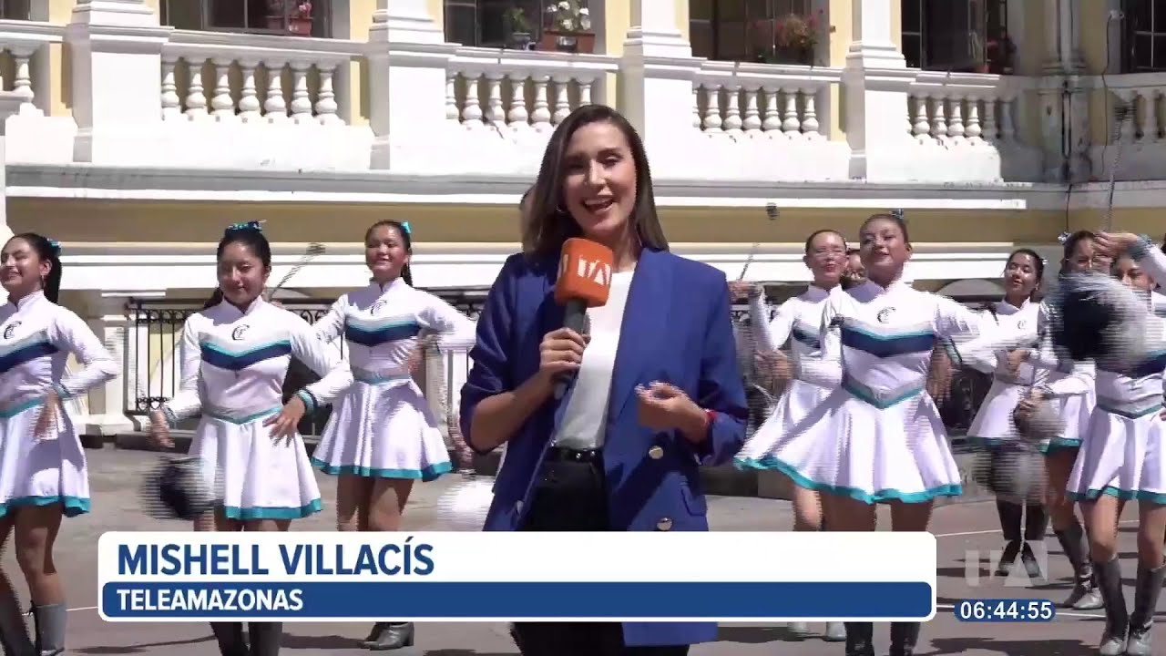 Las bastoneras son figuras icónicas en los desfiles de Quito - YouTube