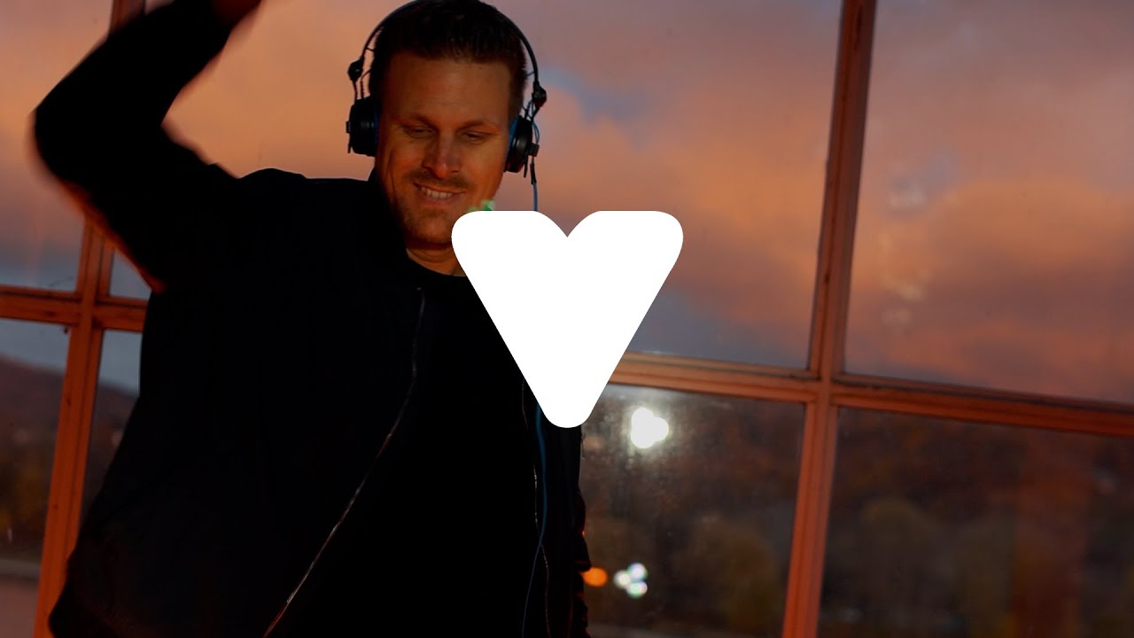 BonnLive: Micha Moor @ Rheinhotel Dreesen - YouTube