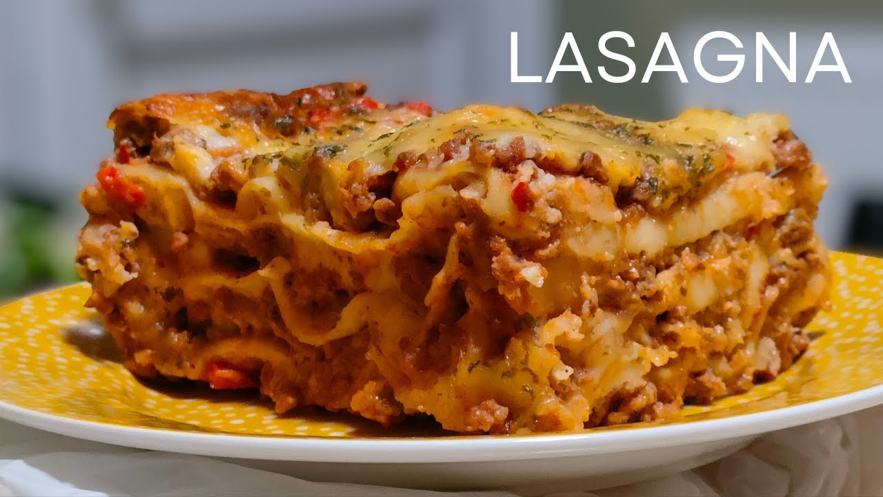 My take on an Italian classic SCRUMPTIOUS LASAGNA (Lazanya) with red ...