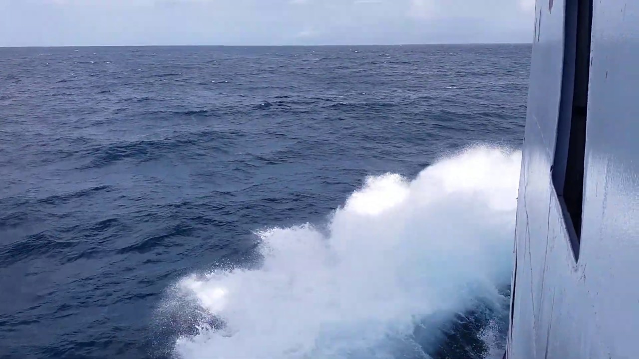Saat Kapal Ferry Melintasi Tanjung Kuako | Maluku Tengah - YouTube