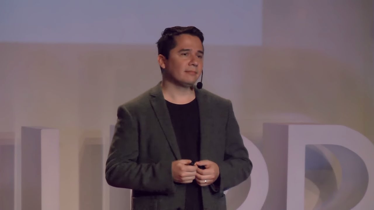 HUMANOS VS ROBOTS | Juan Carlos Hernández | TEDxUPP - YouTube
