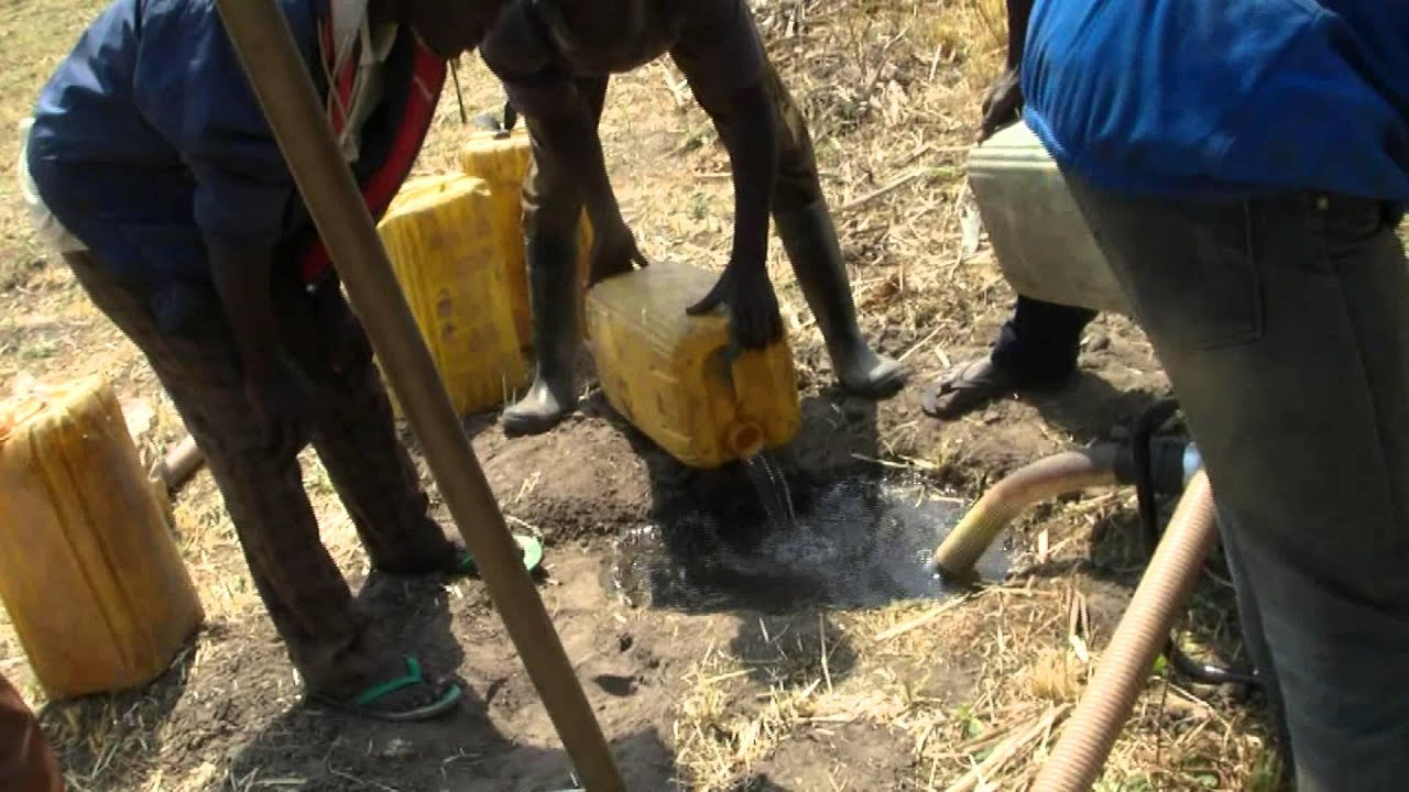 Essai de forage manuel au Bénin - YouTube