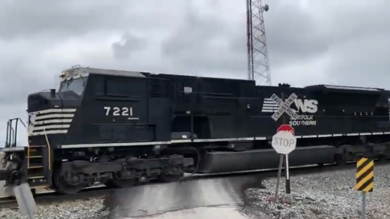 NS SD80MAC #7221 Leads NS175 - YouTube