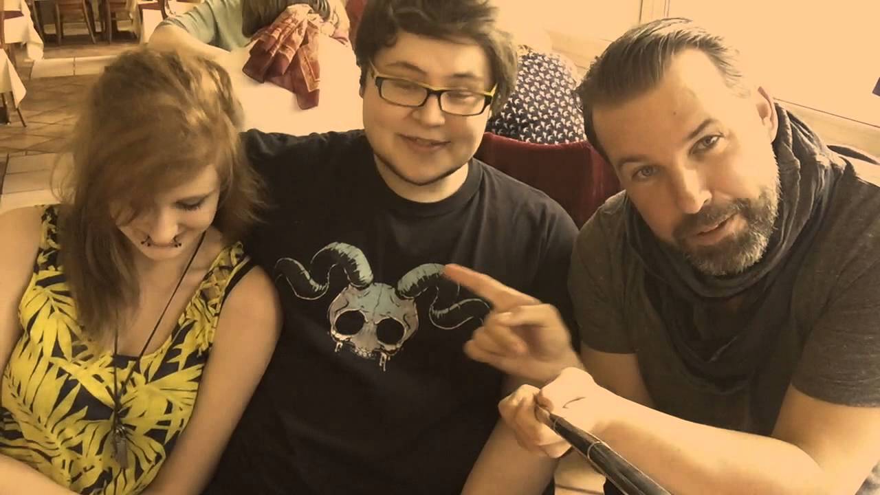 MrMoreGame und HollyLP haben ne Neue ;-) meets World of Nerds - YouTube