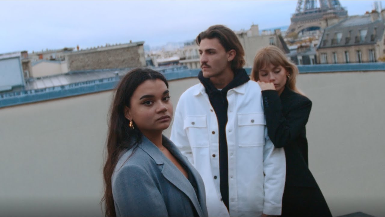 Adeline Lovo ft. Mass - le toit du monde (Clip officiel) - YouTube