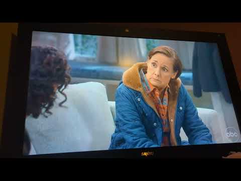 Darlene is upset over Becky spilling juice on the couch 🛋️