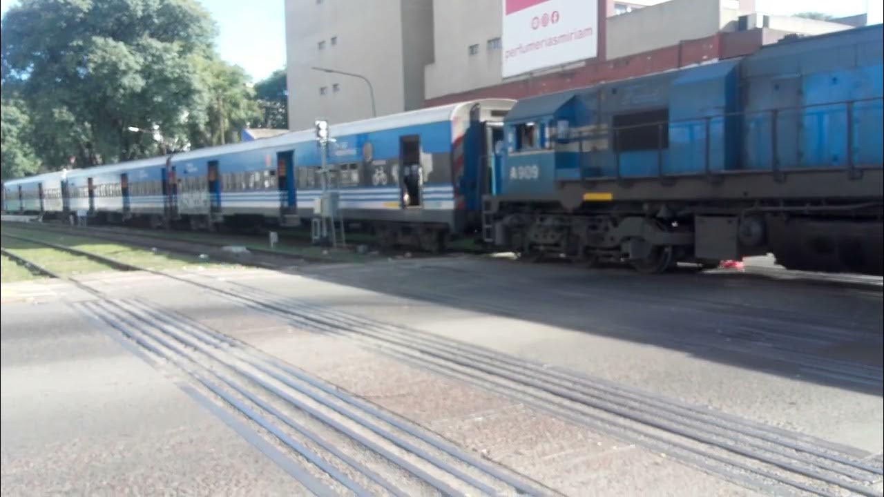 GM GT-22 CW-2 A909 con tren de pasajeros 4512 Haedo-Temperley de 10.05 saliendo de Haedo - YouTube