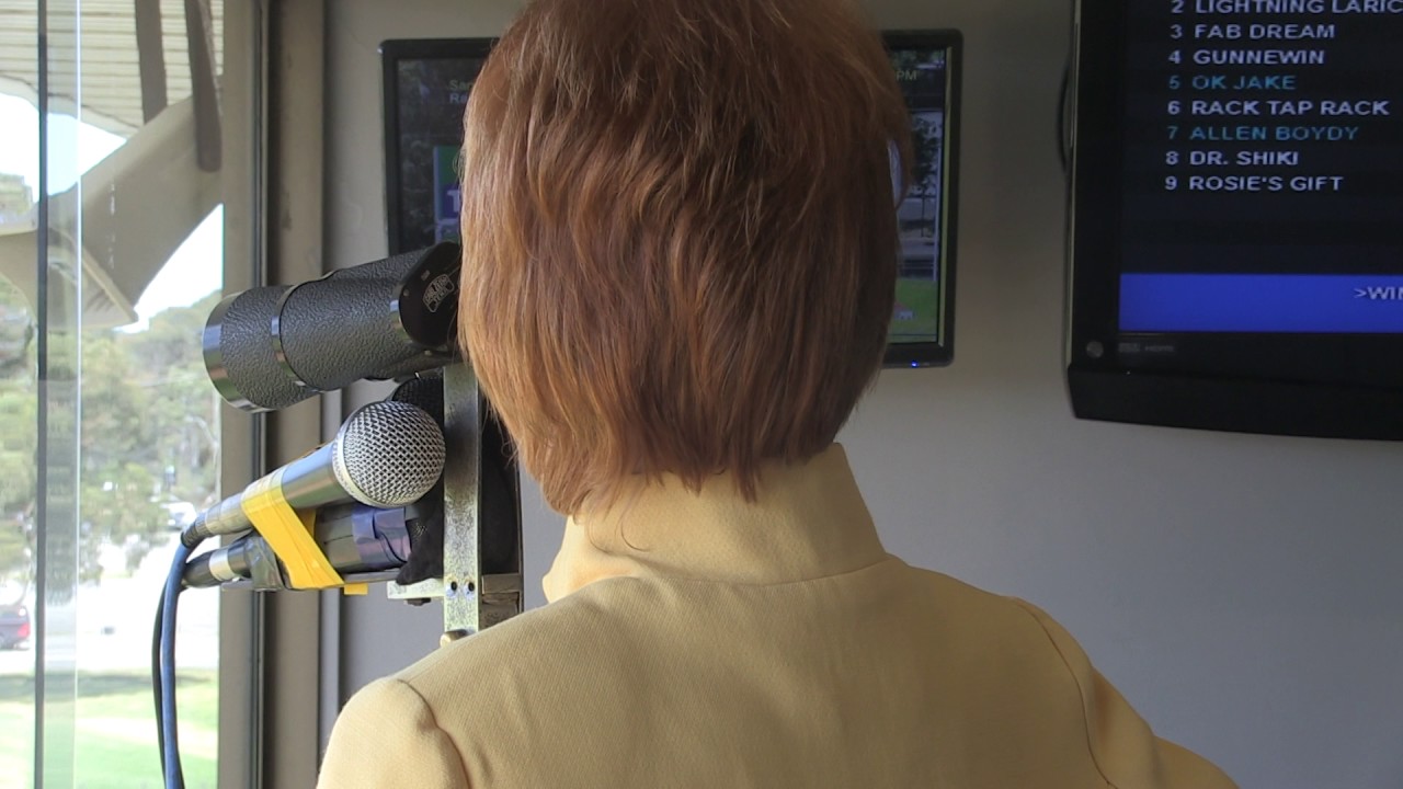 'VICTORIA SHAW'S LIVE GREYHOUND RACE CALL @ SANDOWN' - YouTube