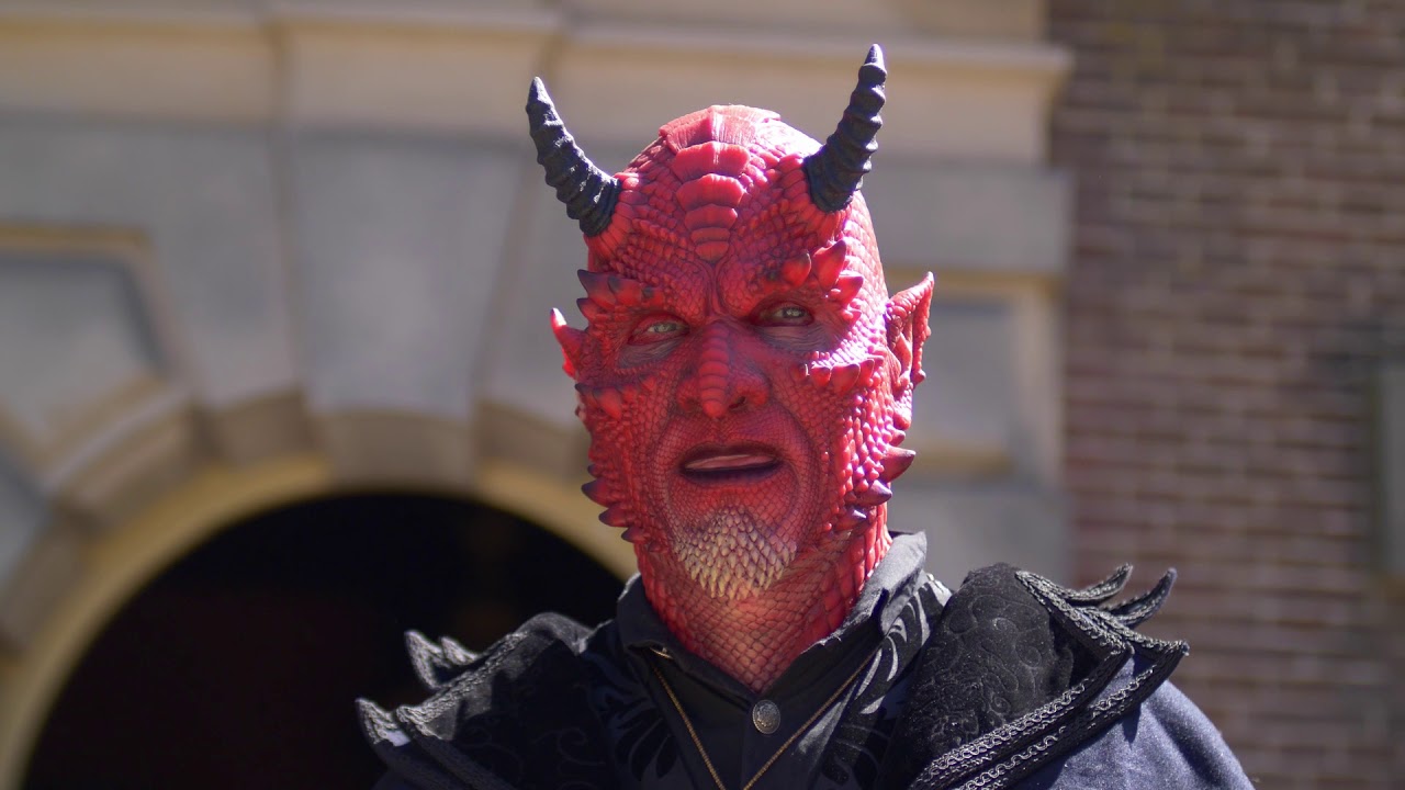 BEING A LARPER #3 De Wereld van Wout – Douwe Egberts ICE COFFEE - YouTube