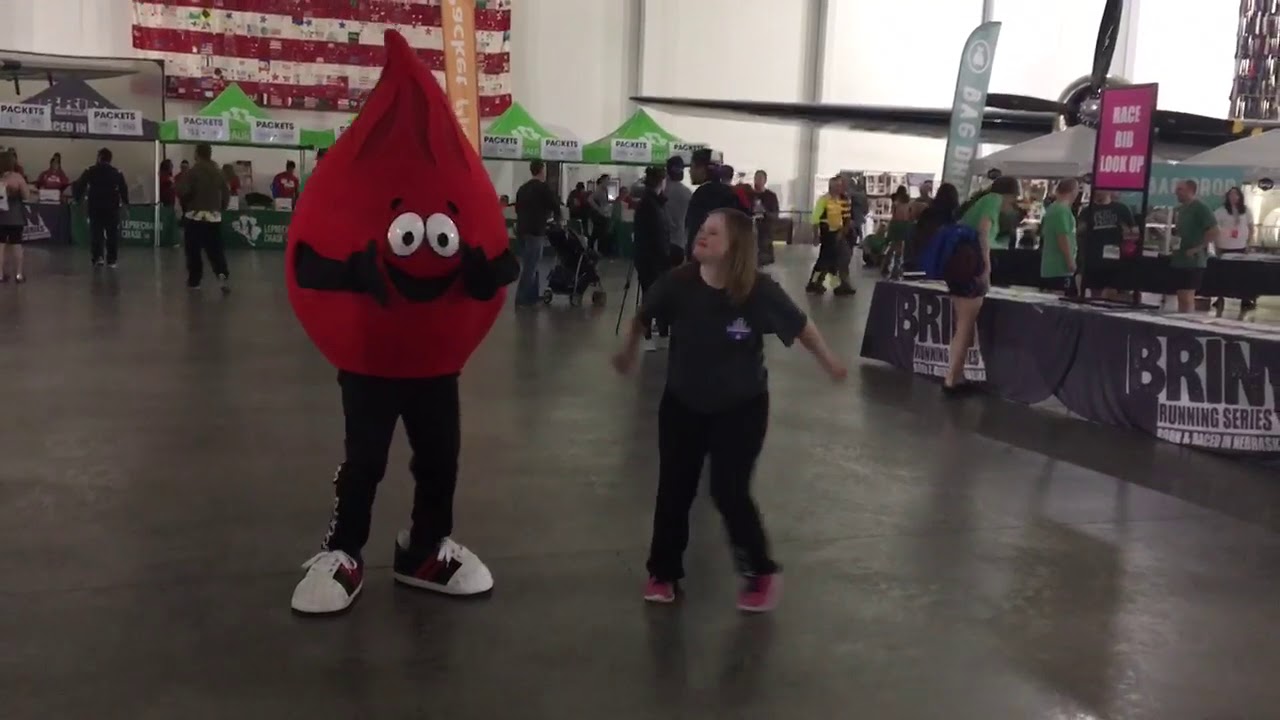 ABO Joe Getting in the Groove with a Leprechaun Chase Race Fan - YouTube