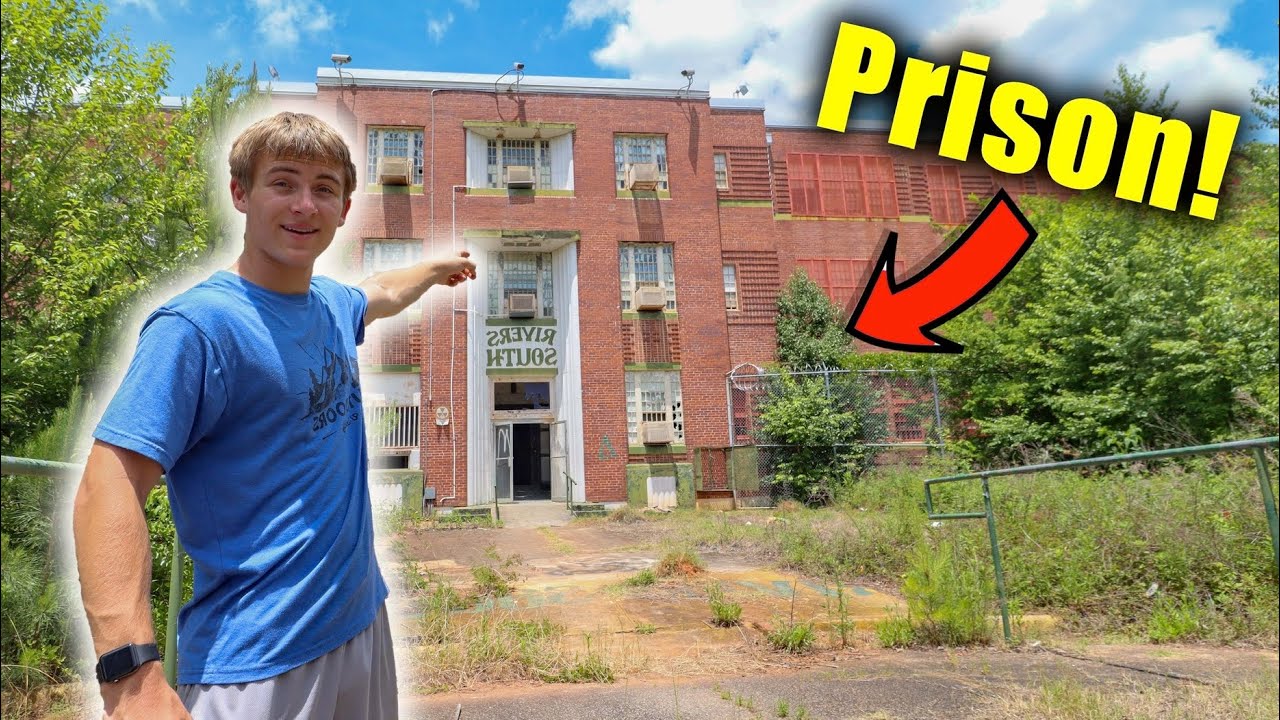 Exploring An Abandoned Mentally Insane Prison (Haunted) - YouTube