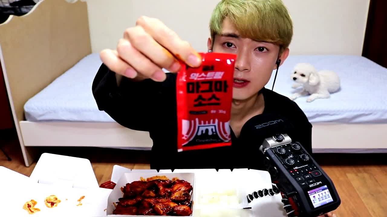 【jaeueol ASMR】辣到男人流泪？jaeyeol小哥吃变态辣烤鸡腿！！ - YouTube