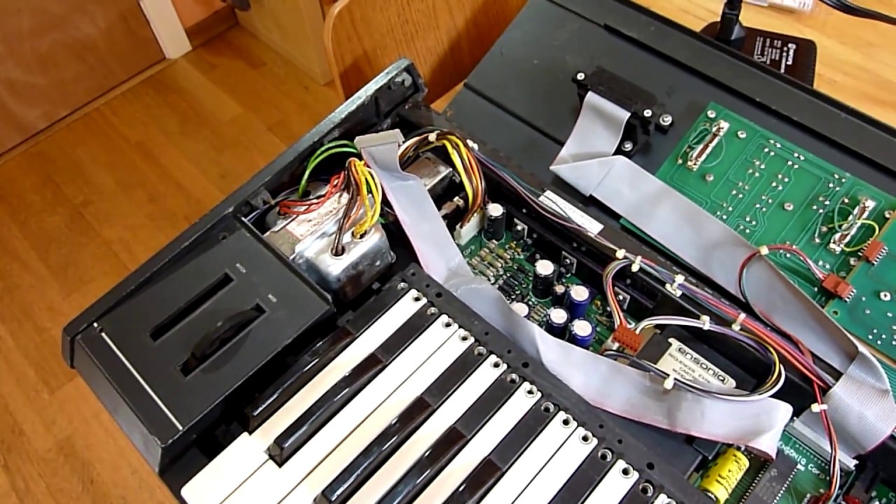 Ensoniq ESQ-1 Restoration Part 1 - First Look - YouTube