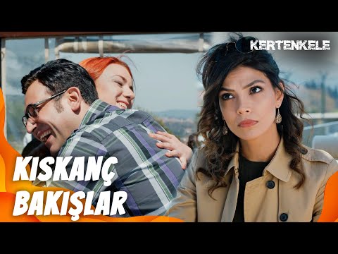 Selin, Levent'i kıskanırsa🙄 - Kertenkele 26. Bölüm