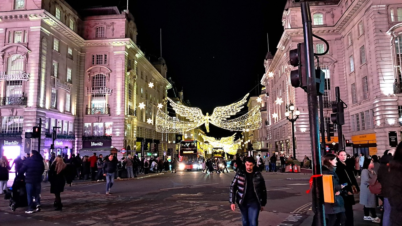 LONDON REGENT STREET CHRISTMAS LIGHTS WALKING TOUR - YouTube