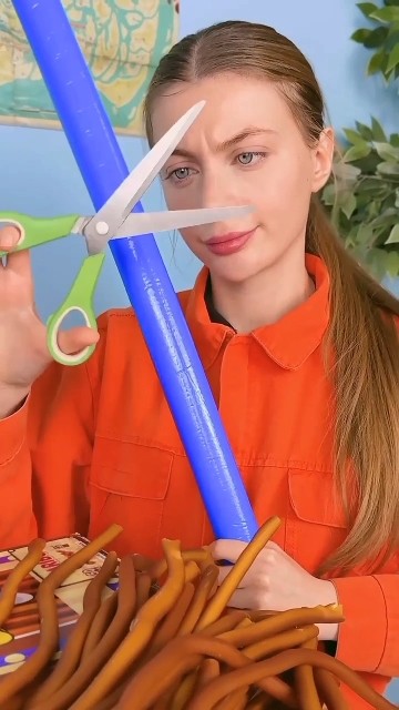 small hand scissor magic trick 🪄#shorts#magic#tricks - YouTube