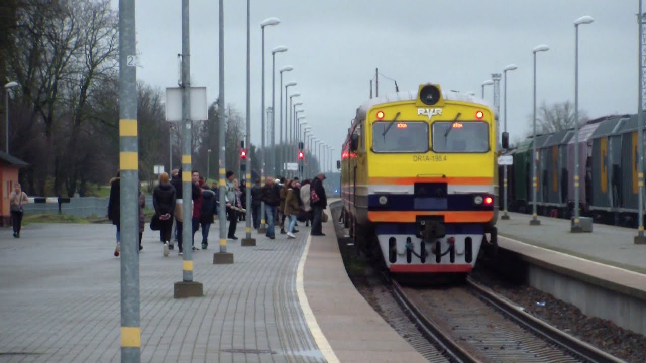 Daugavpils Rīga stacija Krustpils DR1A-311,1/198,4& ČME-4847 - YouTube