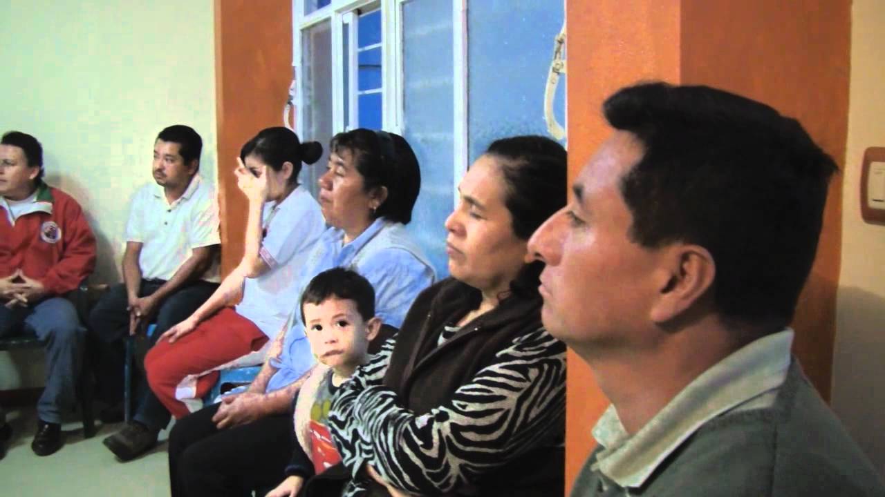 Reynaldo Escobar se reúne con familias de la colonia Jaramillo - YouTube