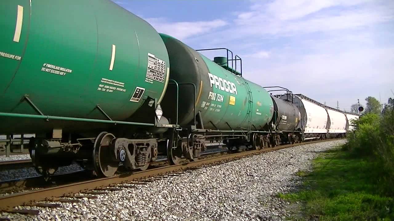 CSX 402 Leads CSX Q675-18 in Chattanooga, TN - YouTube