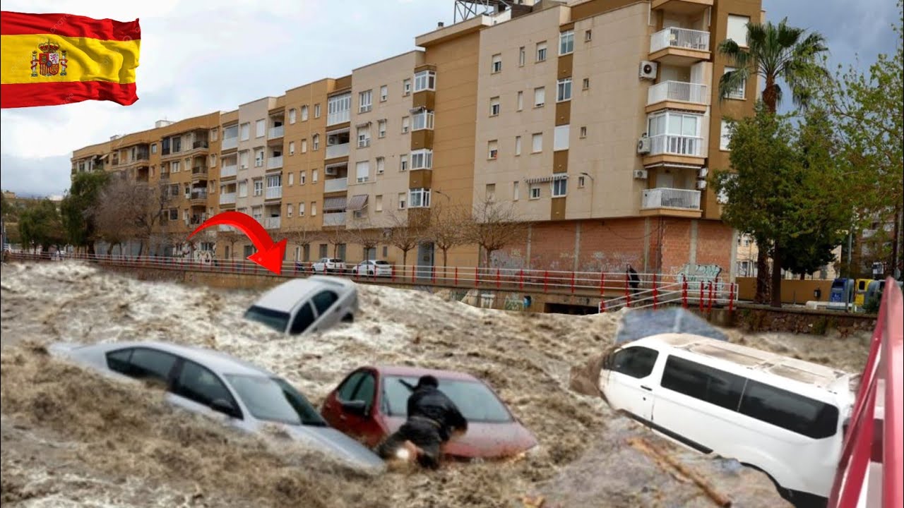 Disaster is causing chaos in Spain now! Cars washed away by floods in ...
