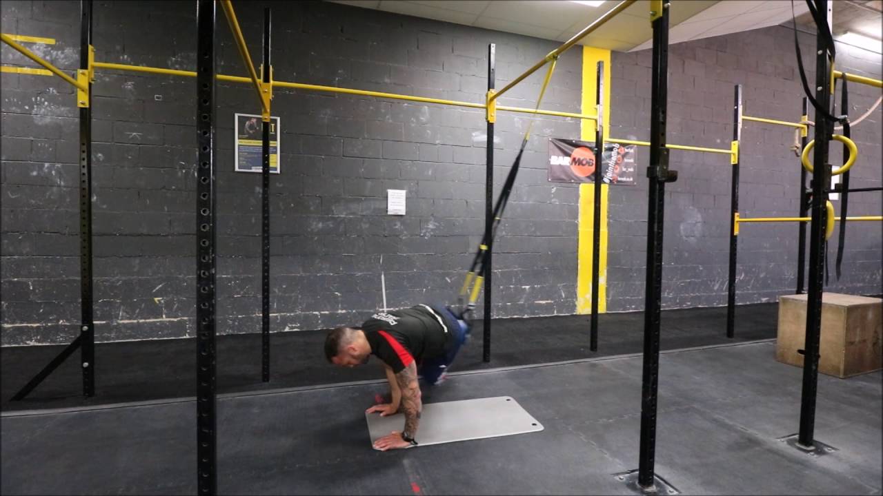 TRX Pendulum oblique crunch - YouTube