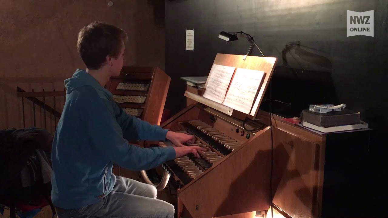 Einer der jüngsten Organisten spielt in Wildeshausen - YouTube