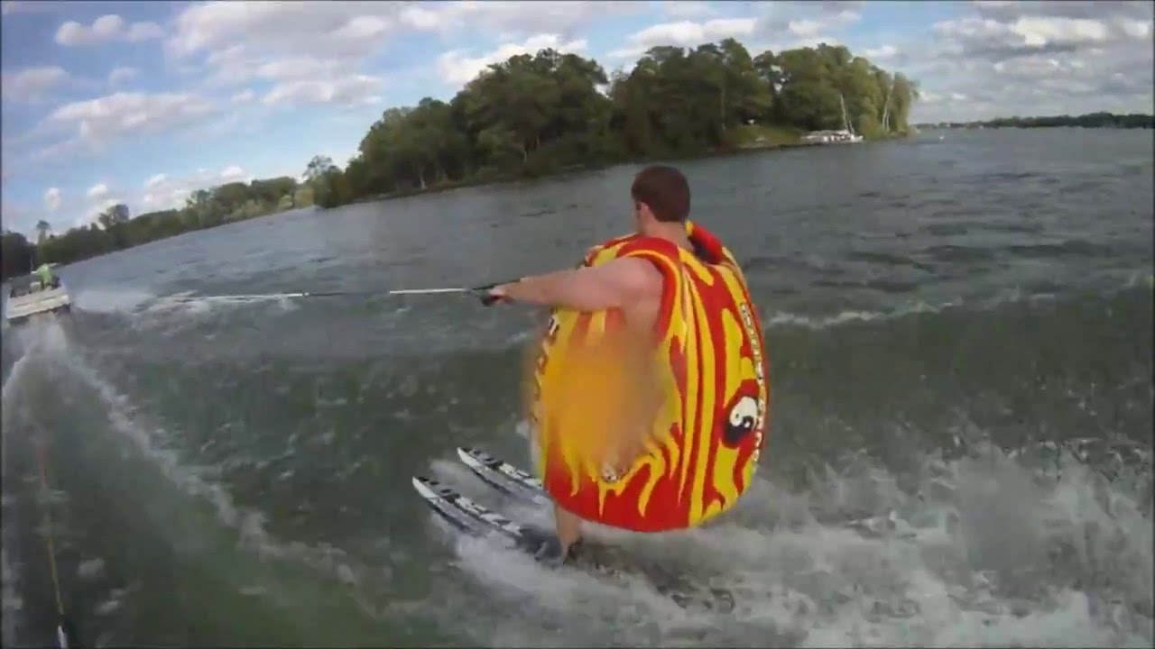 Sumo tube waterskiing - Lac Labelle - YouTube