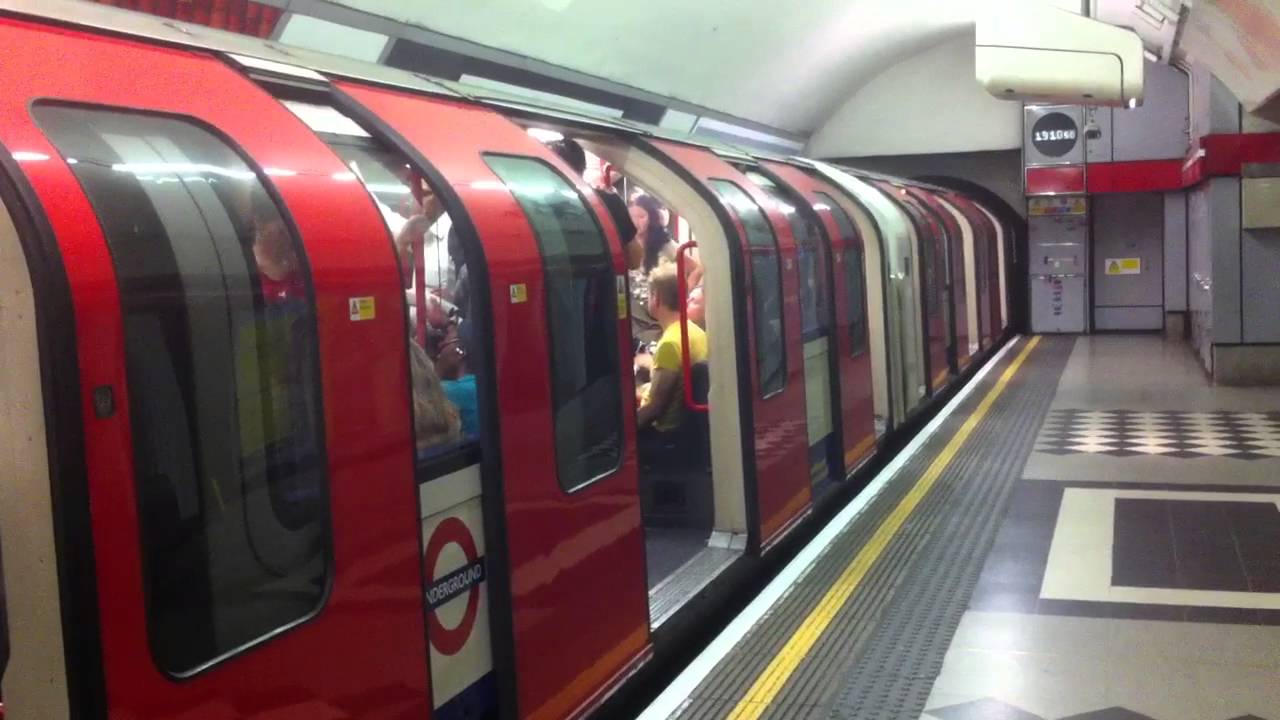 1992 Tube Stock at Holborn. - YouTube