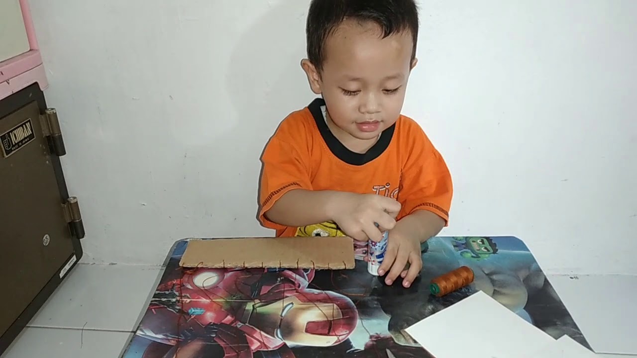 Eron Membuat dan Meronce Bulan Bintang - YouTube