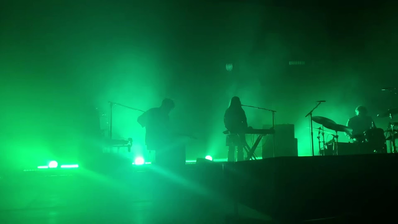 “Alien” Beach House (Live Debut) - YouTube