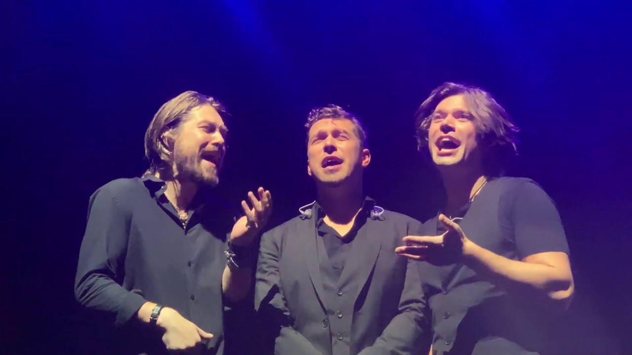 Hanson sing Too Much Heaven a cappella at the Sydney Opera House ...
