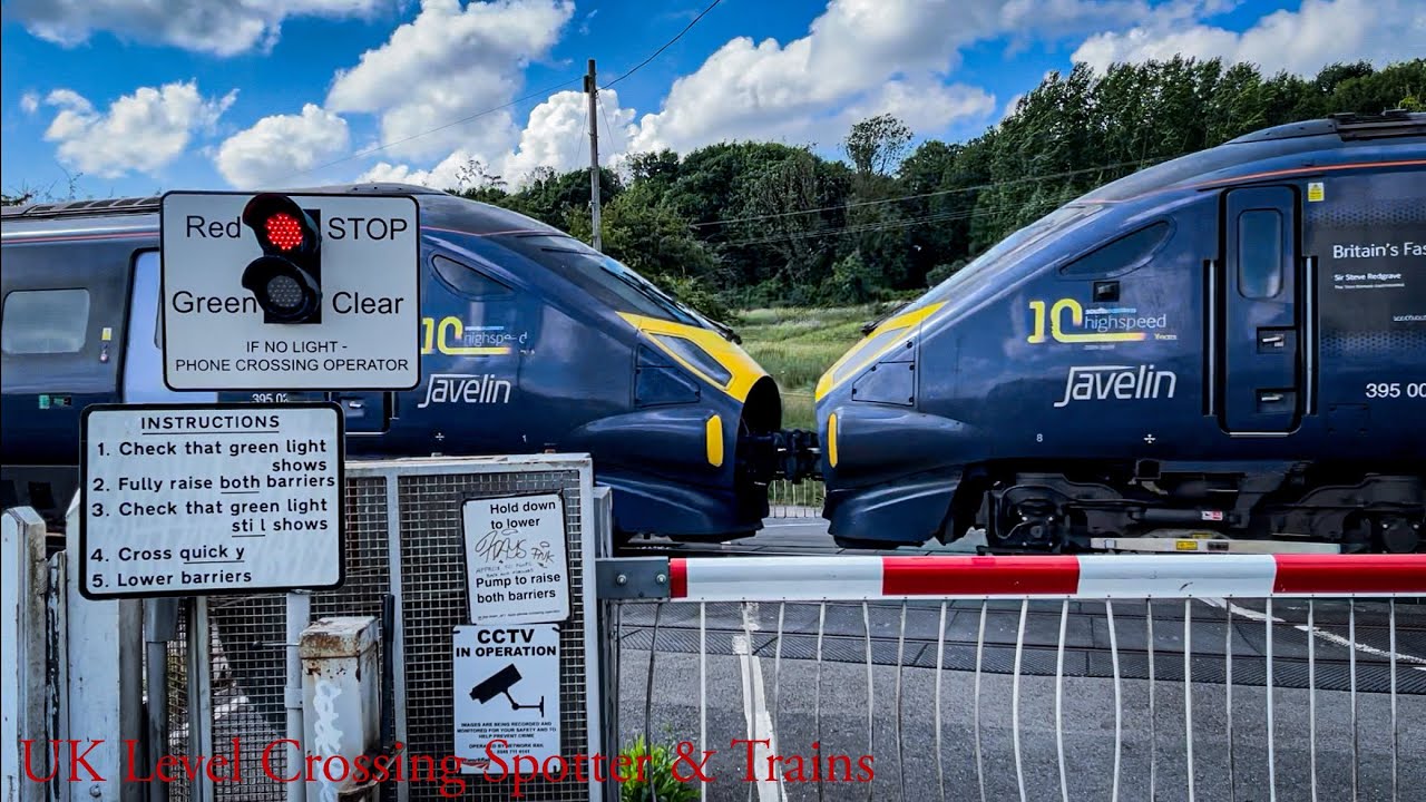 Whitehall Road Pump Barrier Level Crossing, Kent - YouTube