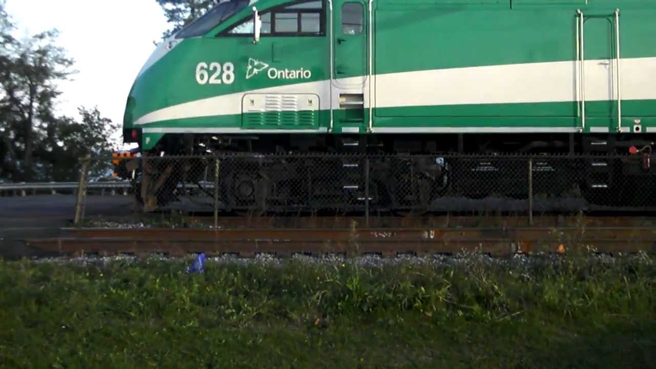 GO Transit 2007 MPI MP40PH-3C #628 @ Rouge Hill GO Station - YouTube
