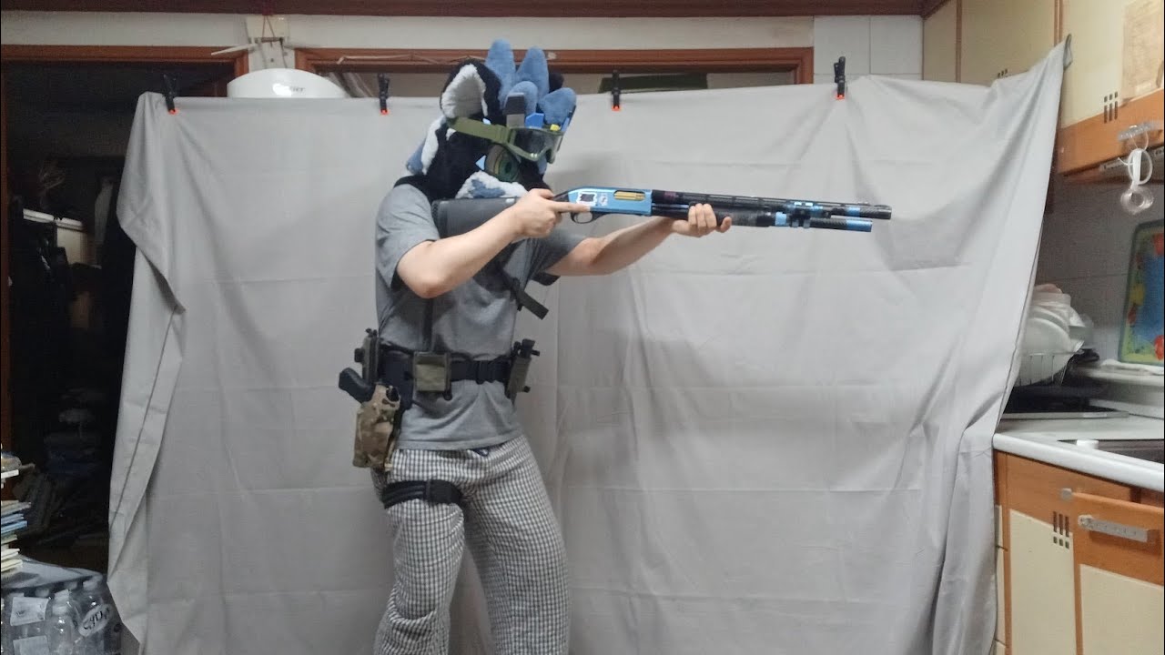 Fursuit 퍼슈트 ケモノ着ぐるみ 兽装 shotgun tactical reload 샷건 전술 재장전 - YouTube