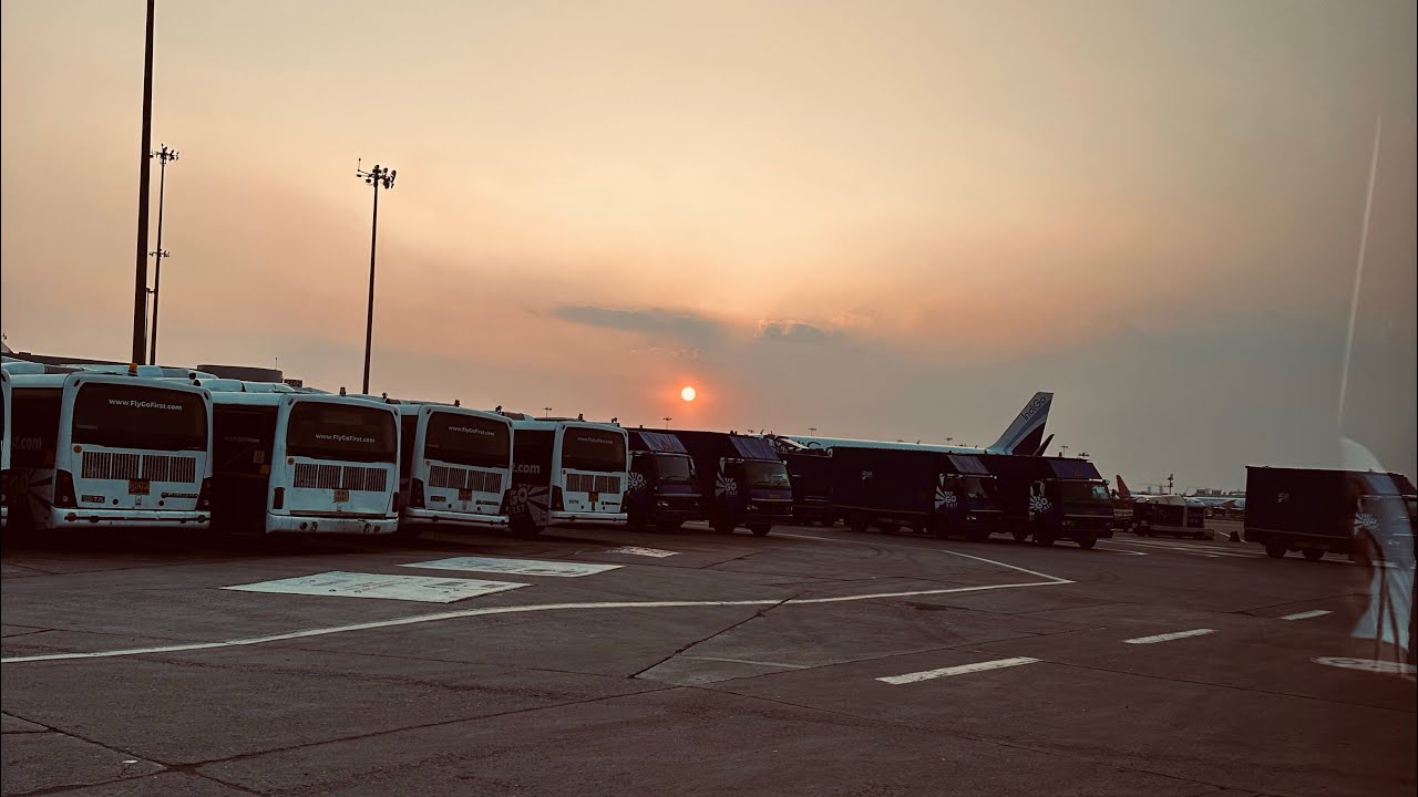 IGI Airport Runway @viralbollywood #viral - YouTube