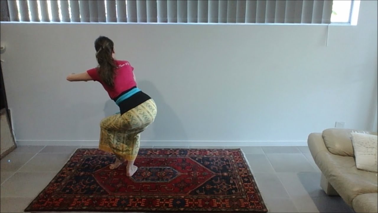 Learn Balinese dance Tari Sekar Jagat dari belakang - YouTube