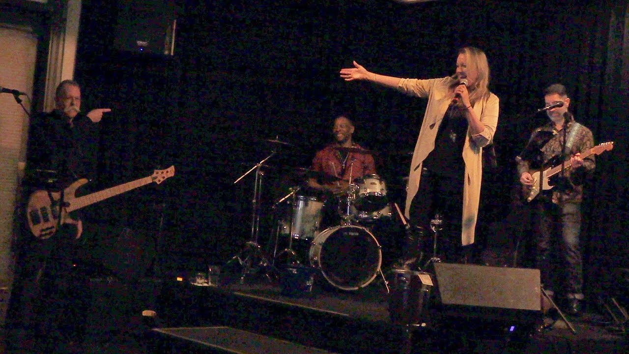 Dayna Tully - Blue Bayou - YouTube