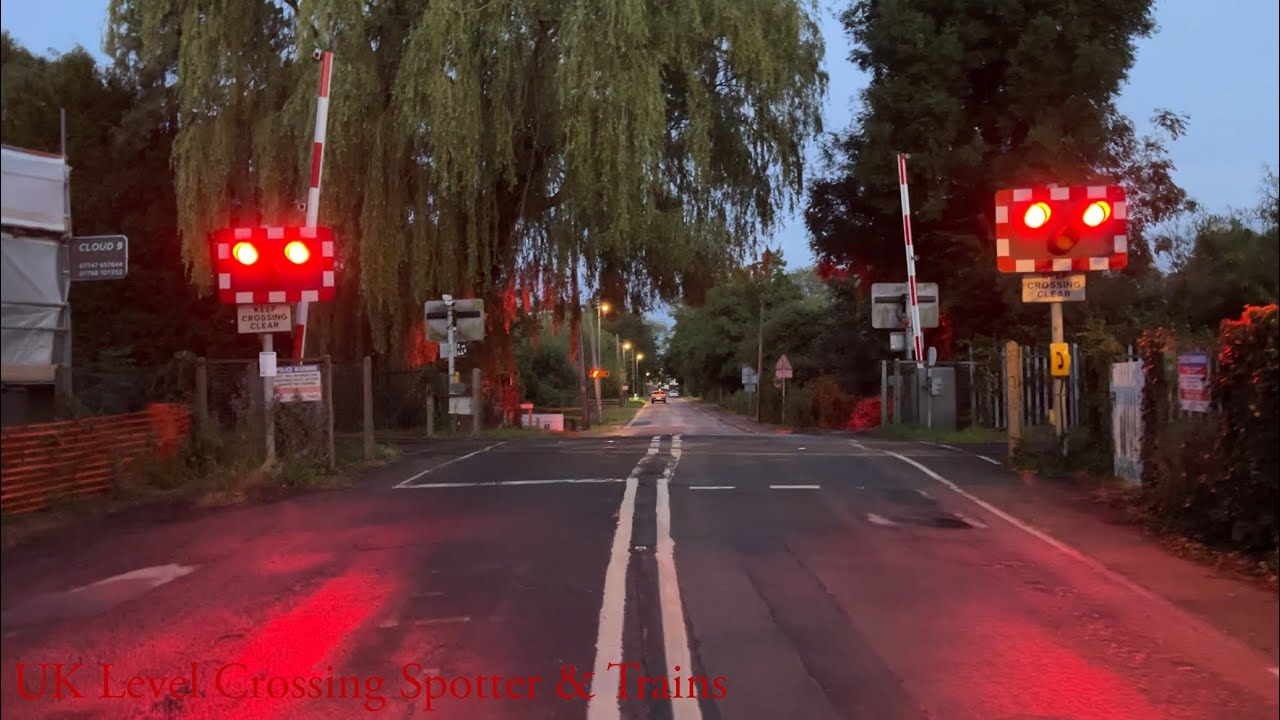New MoFlash Alarm at Teversham Road Level Crossing, Cambridgeshire ...